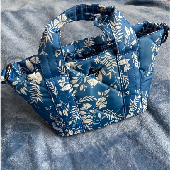 lug | Bags | Euc Lug Dory Mini Blue And White Flower Print Crossbody ...